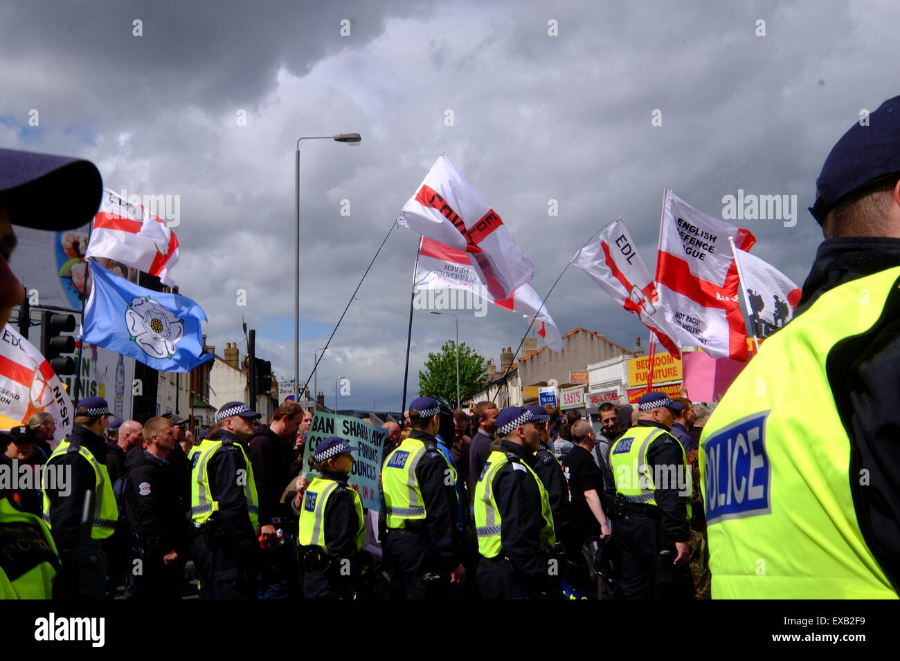 Far right counter protest walthamstow hi-res stock photography and ...