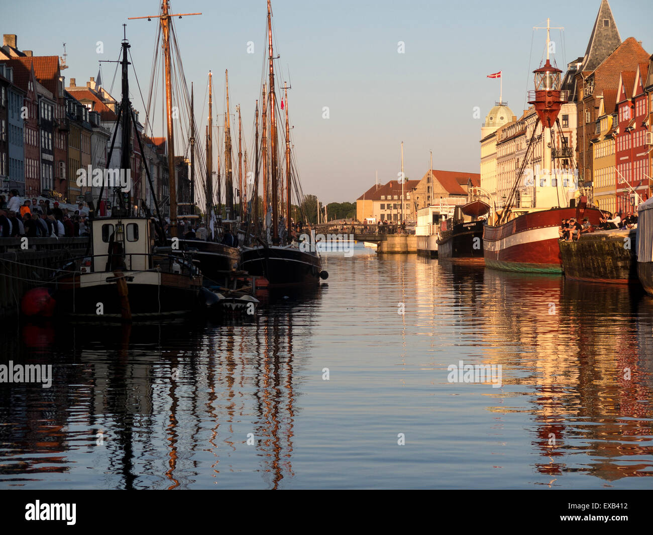 Yachts and traditional boats in the Nyhavn harbour area,Copenhagen ...