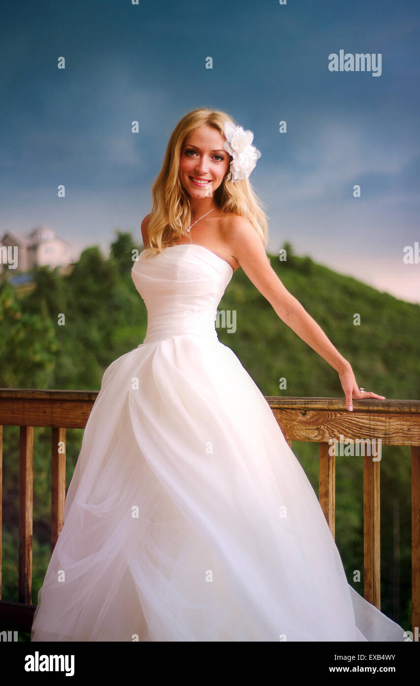Beautiful bride close up hi-res stock photography and images - Alamy