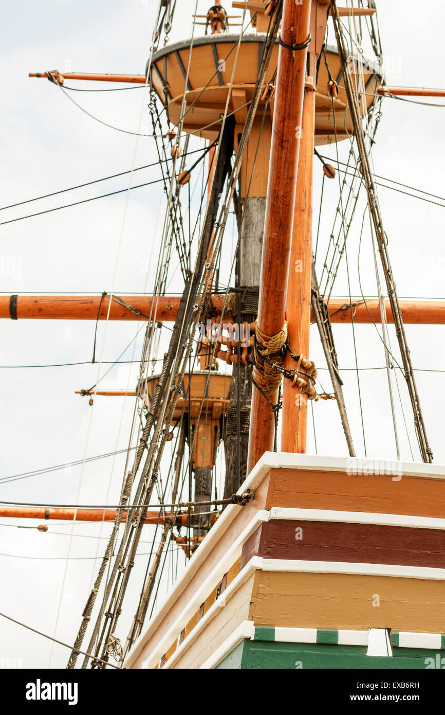 Rigging on the ancient tall ship Stock Photo - Alamy