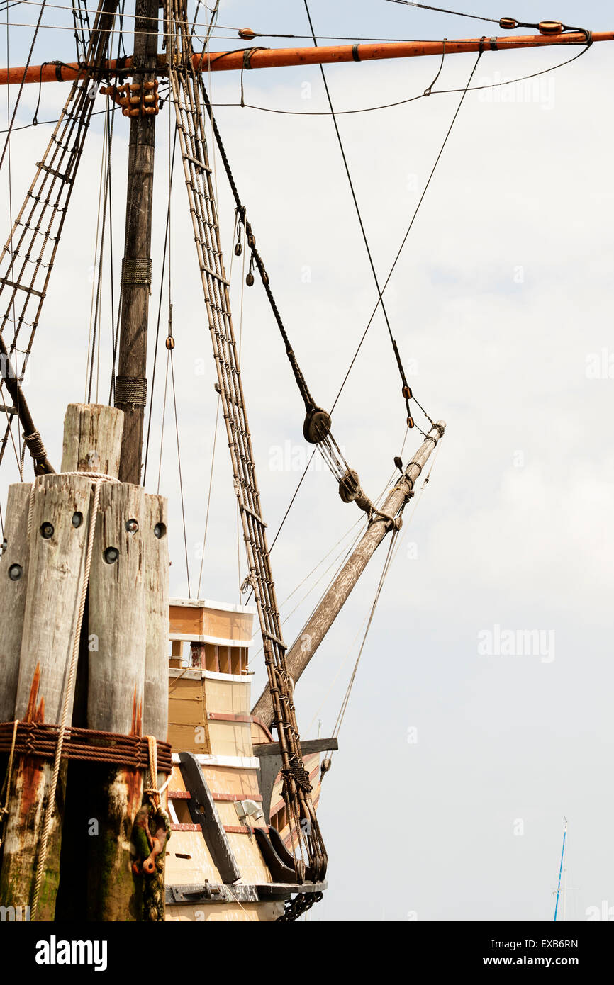 Rigging on the ancient tall ship Stock Photo - Alamy