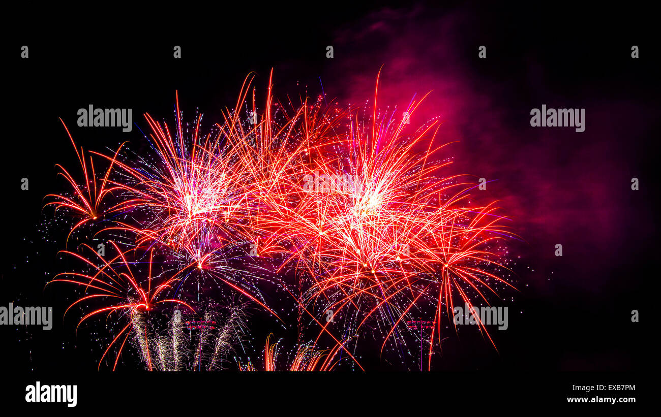 Red fireworks explode lighting up the sky Stock Photo - Alamy