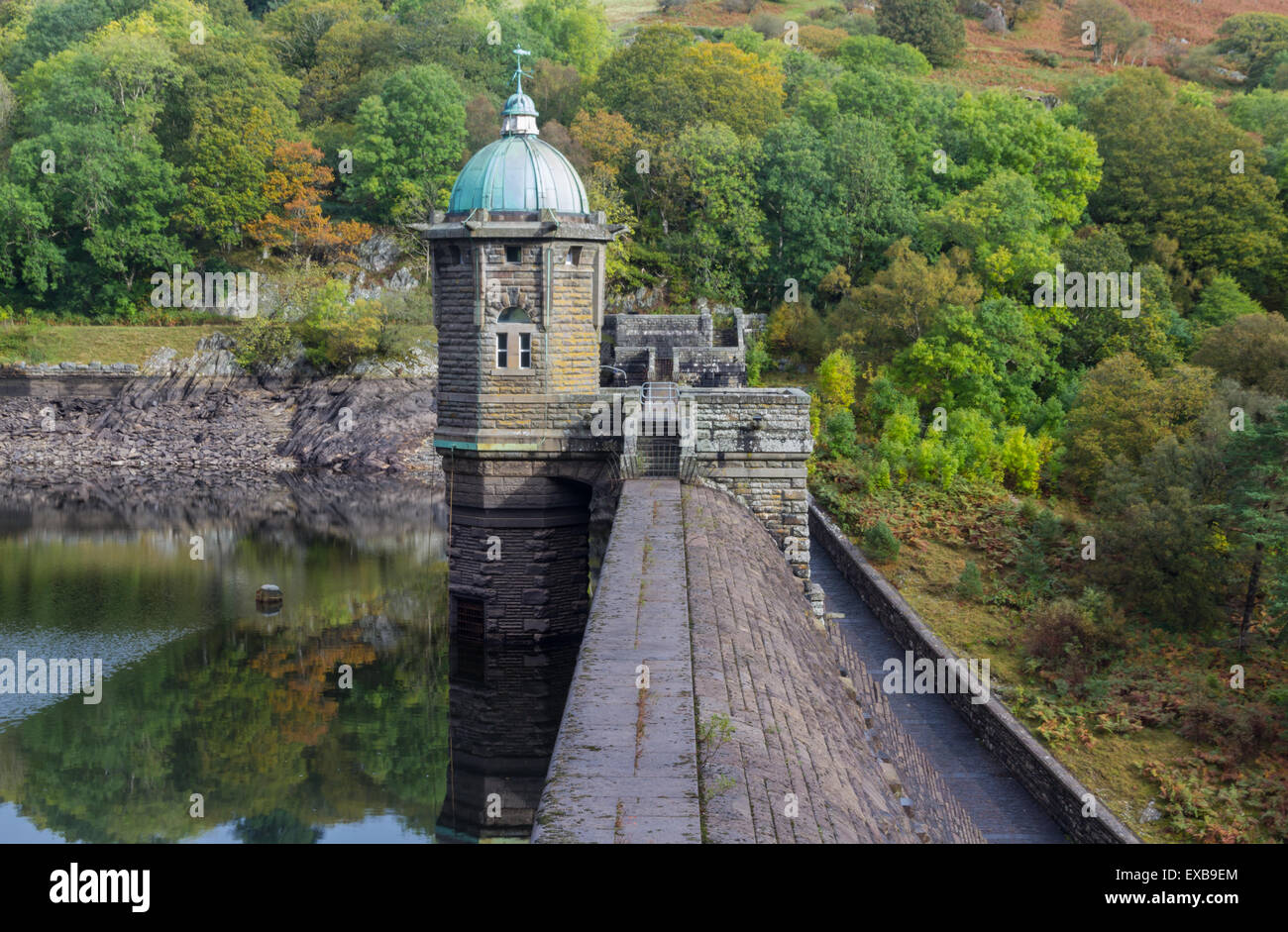 Looking over the top pf Pen-y-Garrog Dam and Reservoir. Elan Valley ...