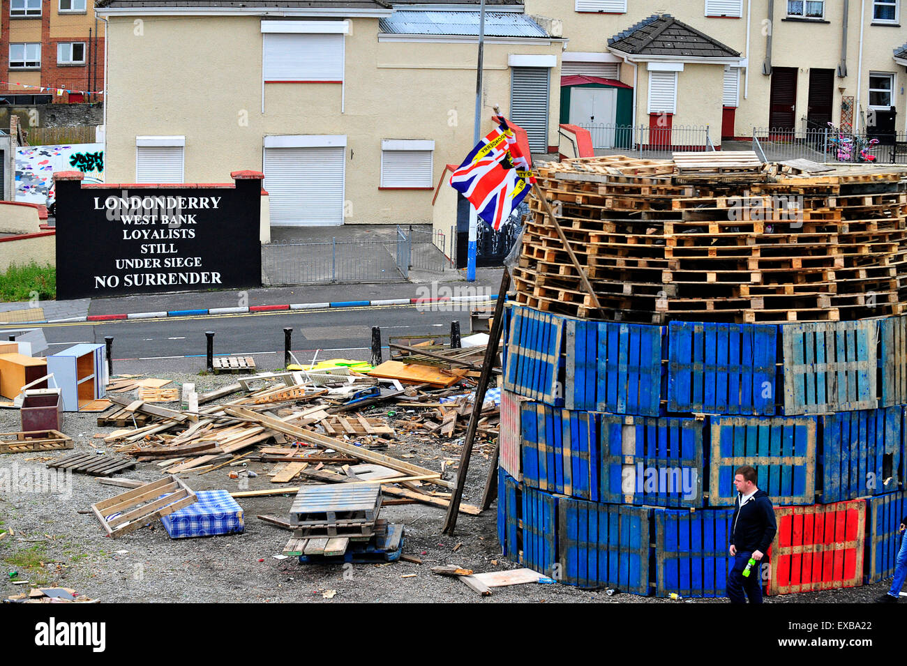 Londonderry, Northern Ireland, UK. 10th July, 2015. Bonfires ...