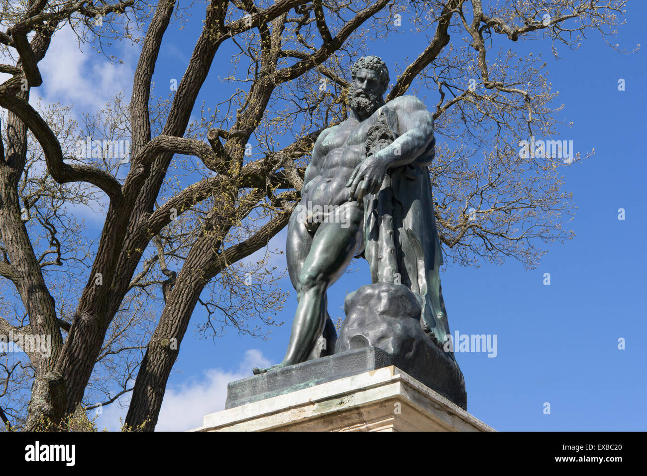 Bronze statue of hercules hi-res stock photography and images - Alamy