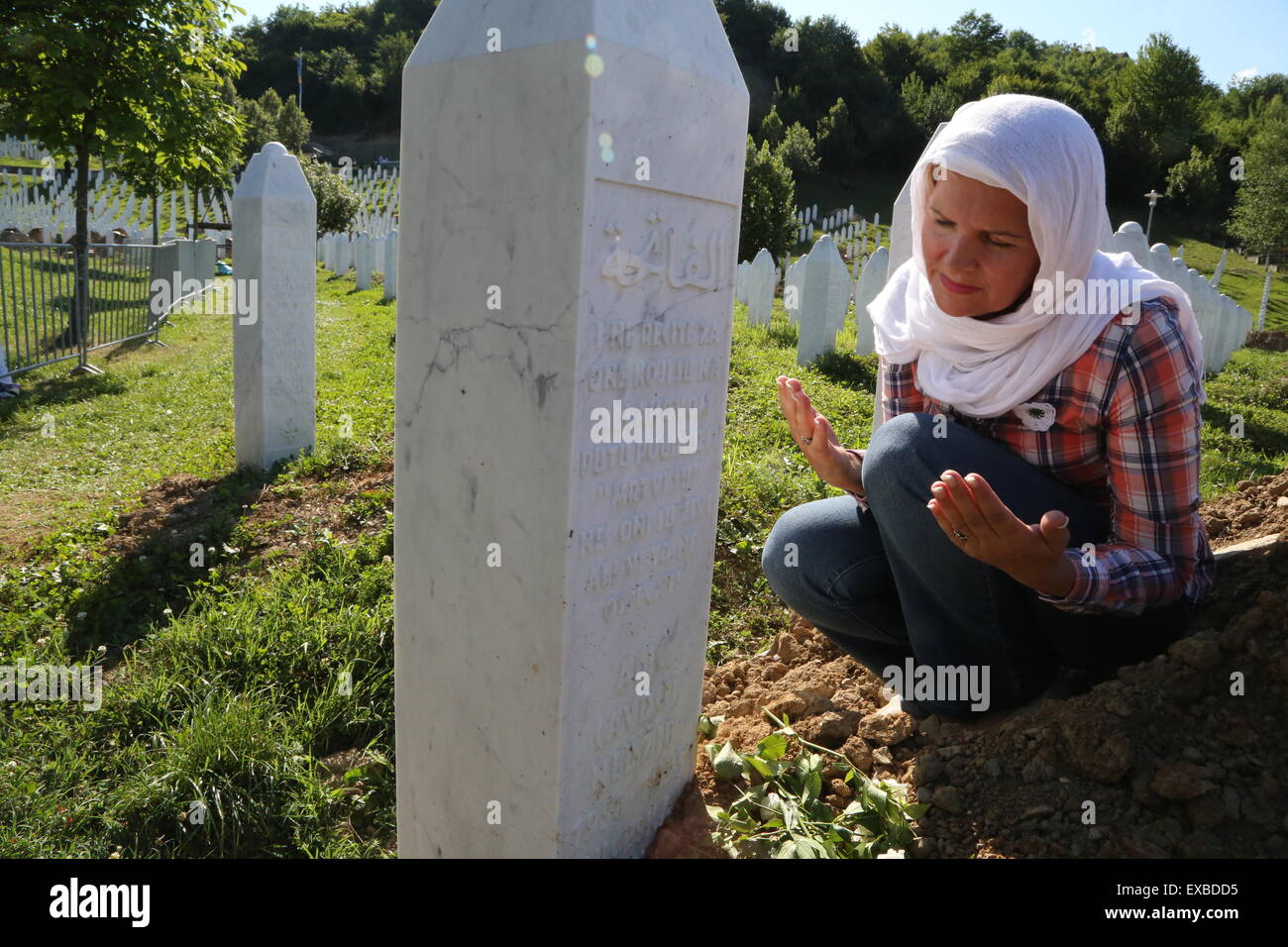 Srebrenica, Bosnia-Herzegovina. 10th July, 2015. Rasema Razalica prays ...