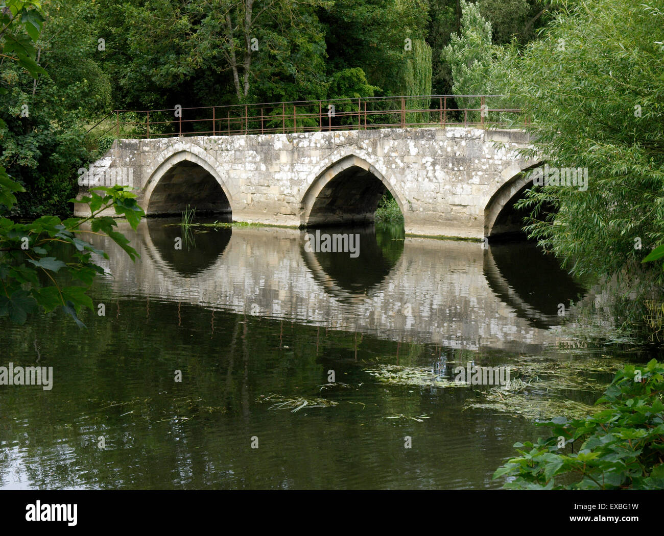Old stone bridge over river hi-res stock photography and images - Alamy