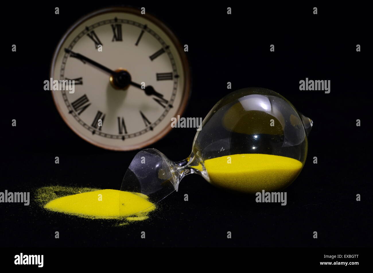 Broken Glass Hourglass Stock Photo - Alamy