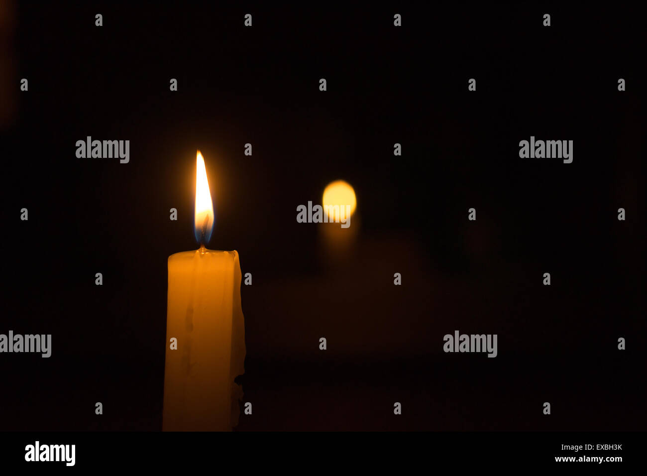Single candle burning hi-res stock photography and images - Alamy