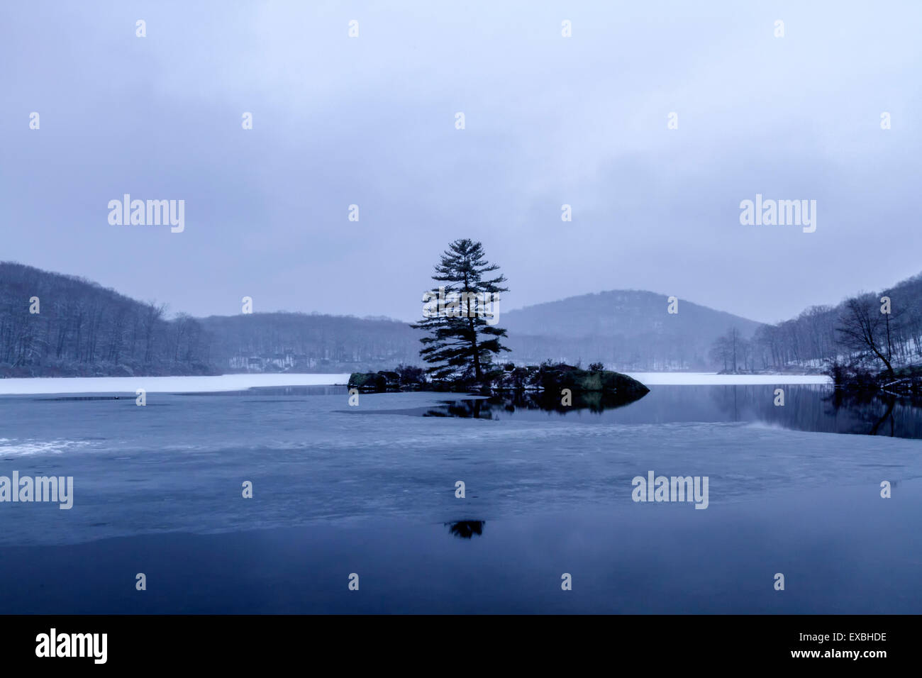 Beautiful view of sunset on the forest lake Stock Photo - Alamy
