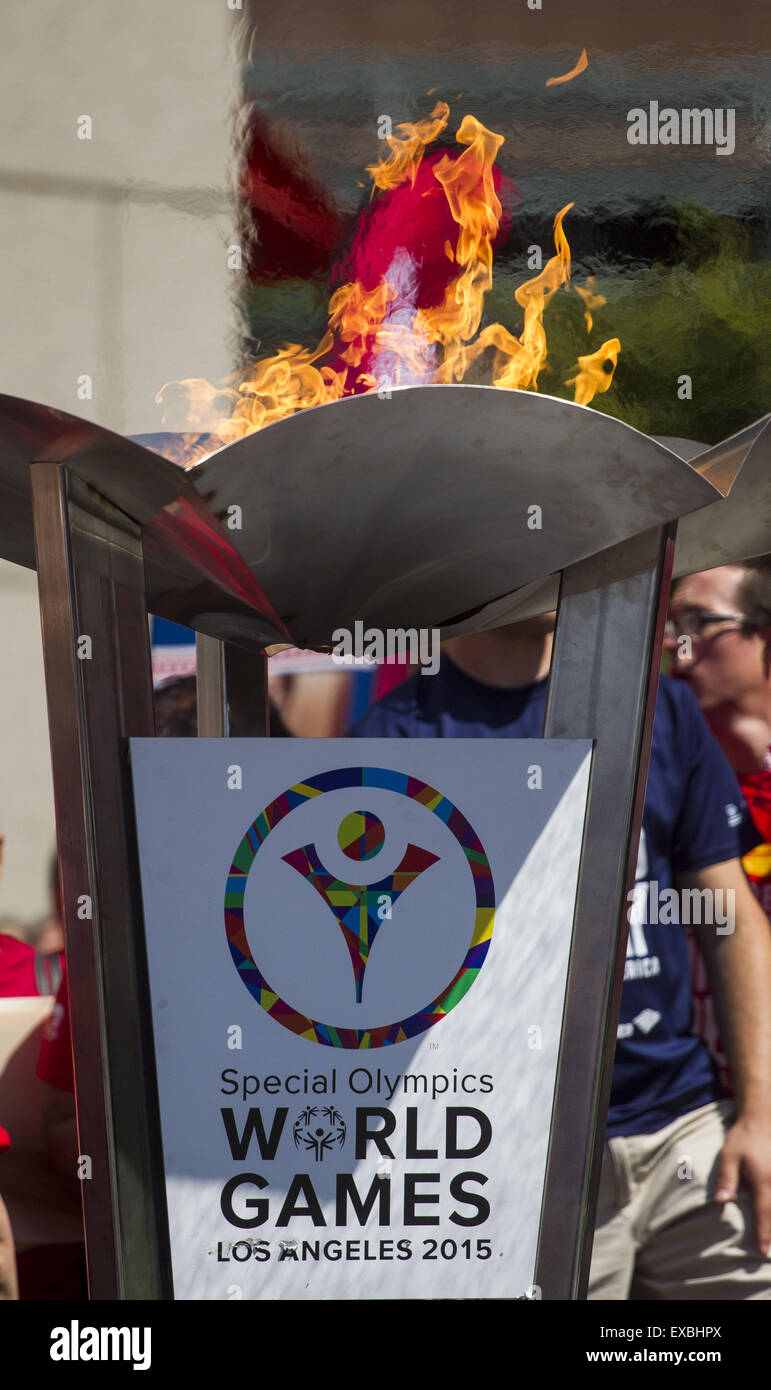 Los Angeles, California, USA. 10th July, 2015. Torch bearers carrying ...