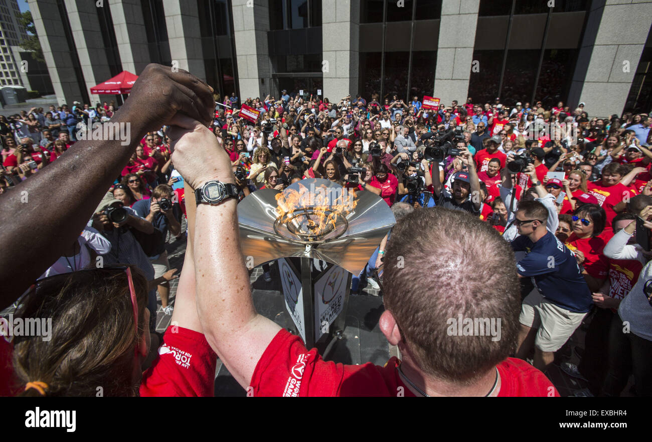 Los Angeles, California, USA. 10th July, 2015. Torch bearers carrying ...