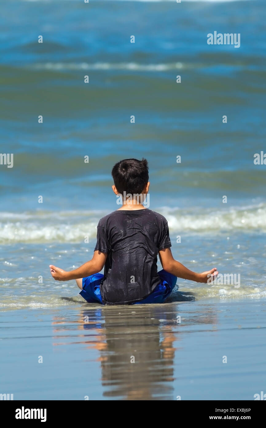 Peace on the beach hi-res stock photography and images - Alamy