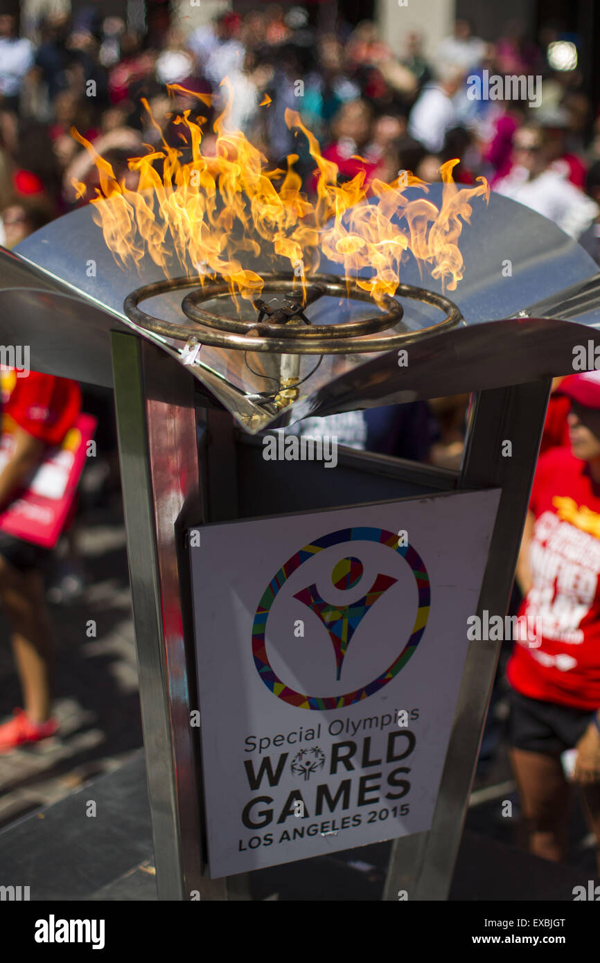 Los Angeles, California, USA. 10th July, 2015. Torch bearers carrying ...