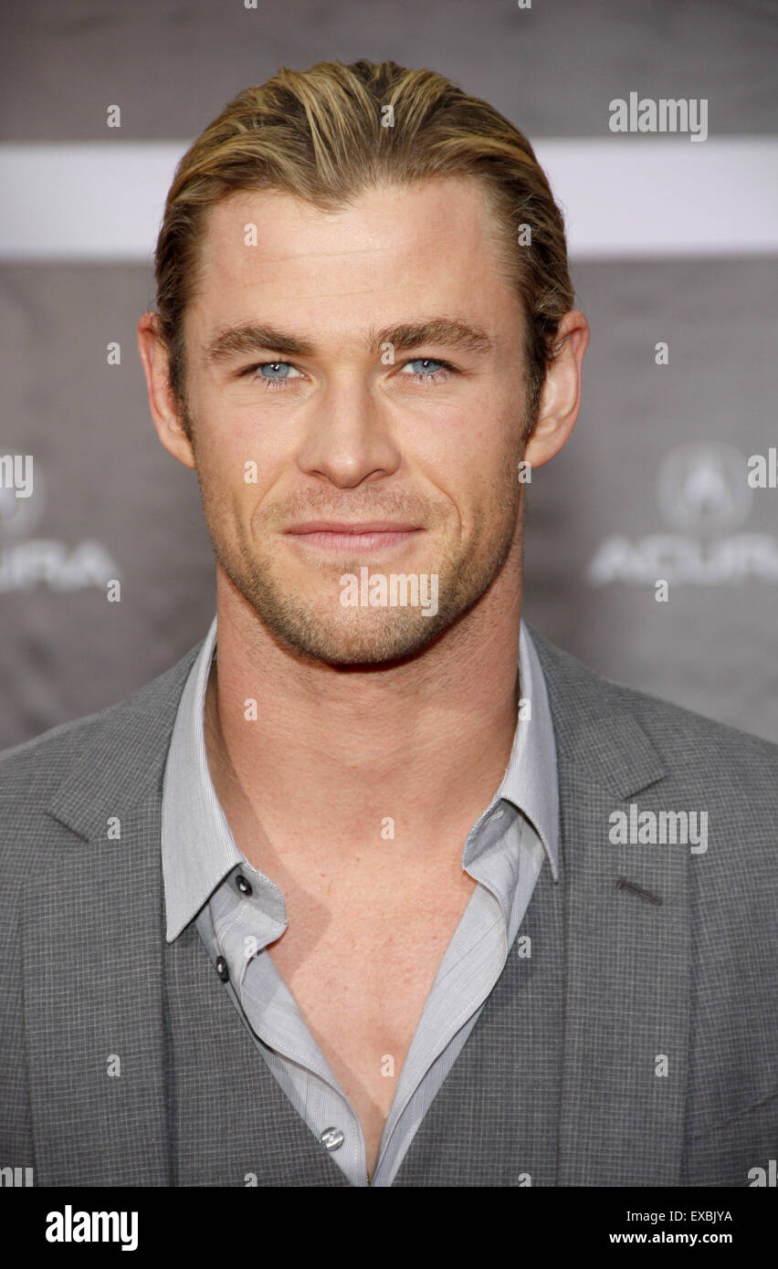 Chris Hemsworth at the LA premiere of 'Marvel's The Avengers' held at ...