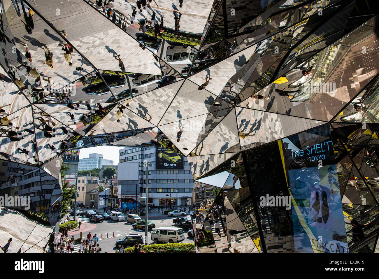 Tokyo mirror entrance hi-res stock photography and images - Alamy