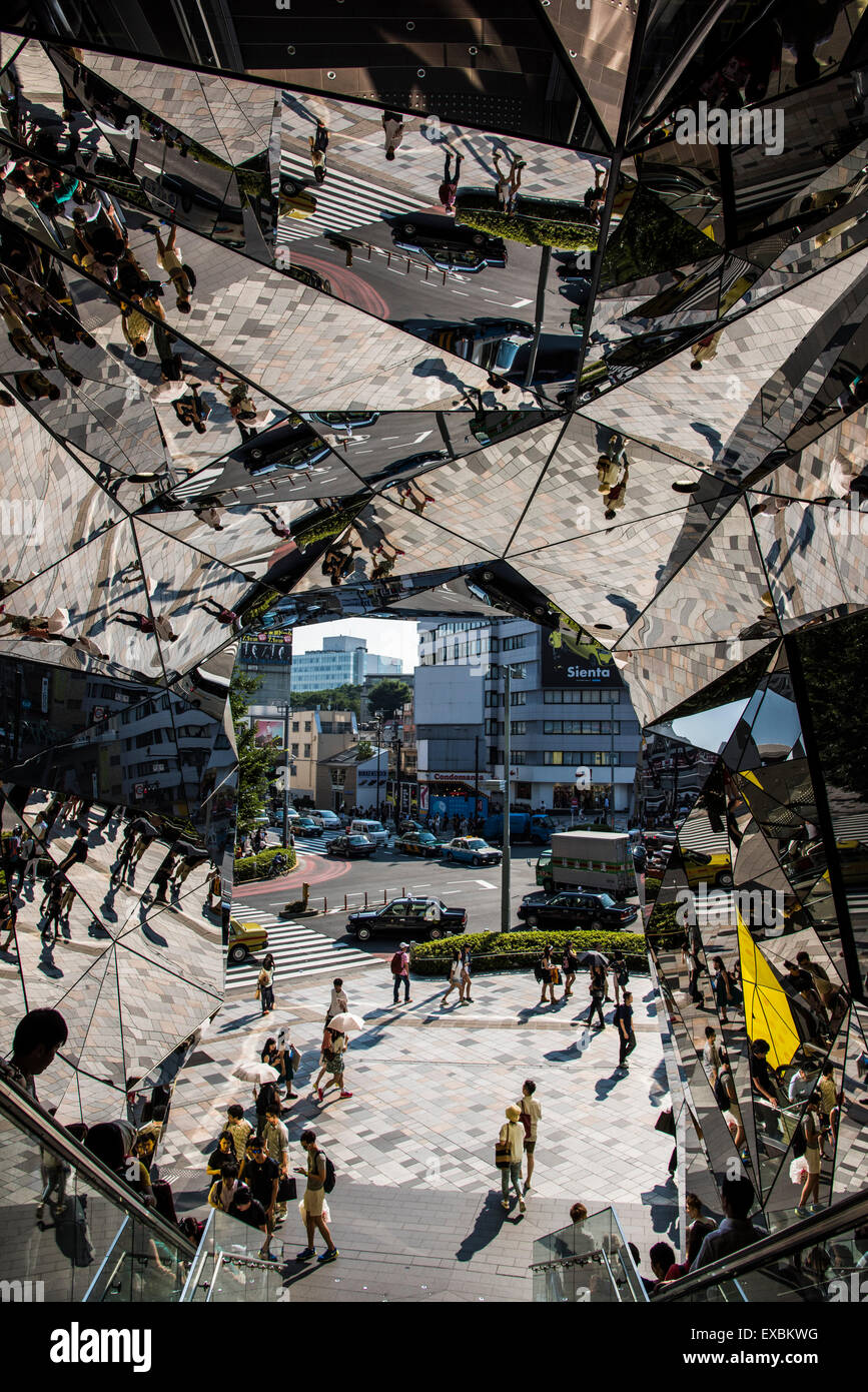 Tokyo mirror entrance hi-res stock photography and images - Alamy