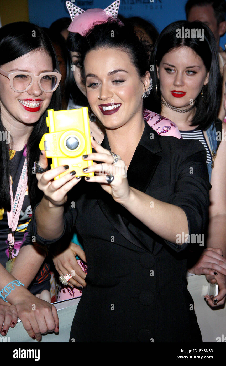 Katy Perry at the World Premiere of EPIX's "Katy Perry: The Prismatic ...