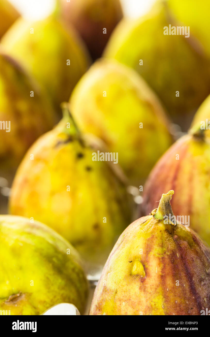 Organic California figs in plastic crate on wood table Stock Photo - Alamy