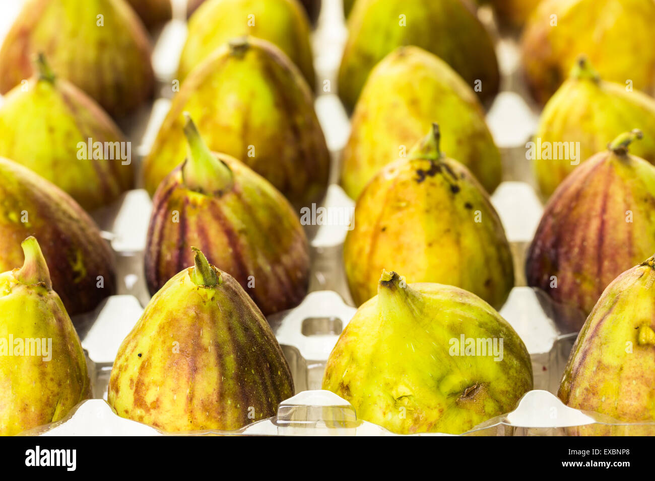 Organic California figs in plastic crate on wood table Stock Photo - Alamy