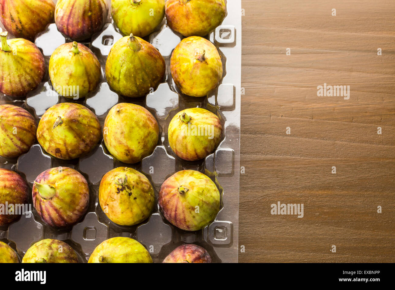 Plastic crate table hi-res stock photography and images - Alamy