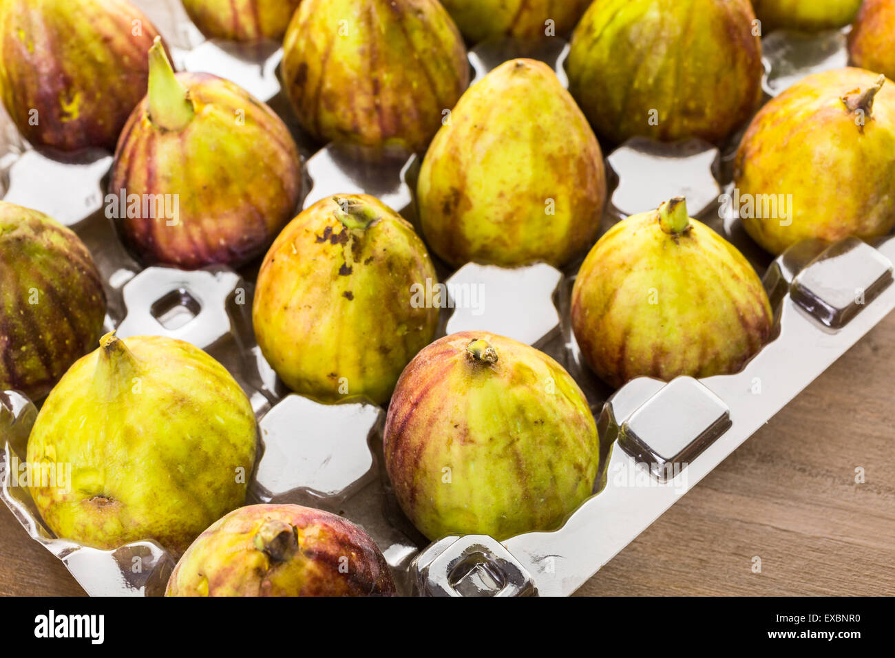 Organic California figs in plastic crate on wood table Stock Photo - Alamy