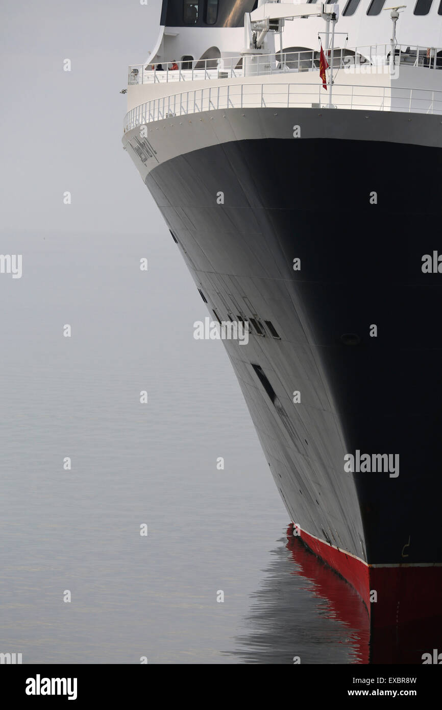 Queen mary ship bow hi-res stock photography and images - Alamy