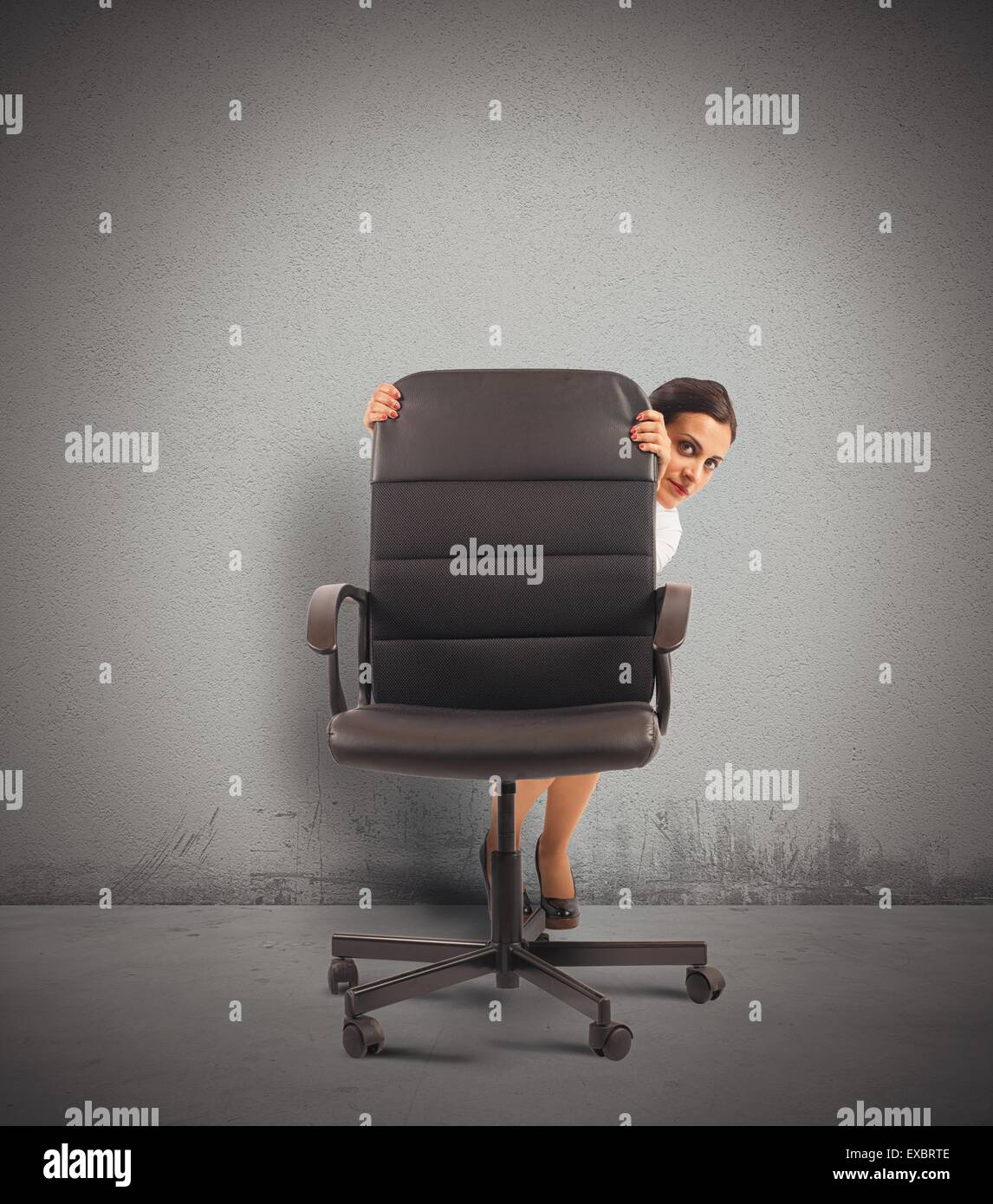 Woman crouching scared hi-res stock photography and images - Alamy