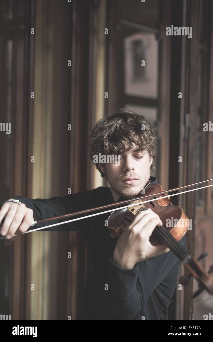 young handsome blonde italian violinist Stock Photo - Alamy