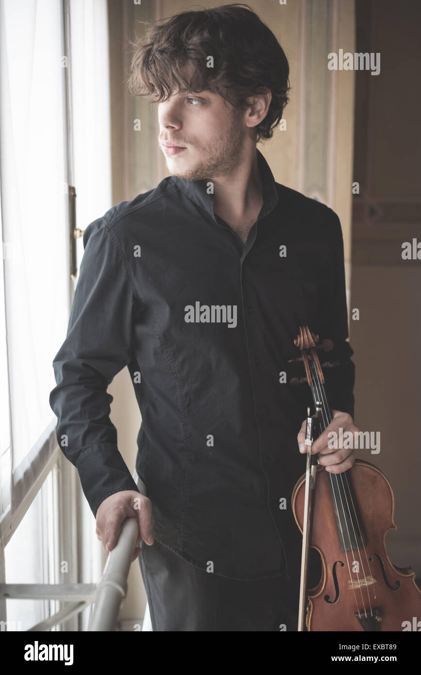 young handsome blonde italian violinist Stock Photo - Alamy