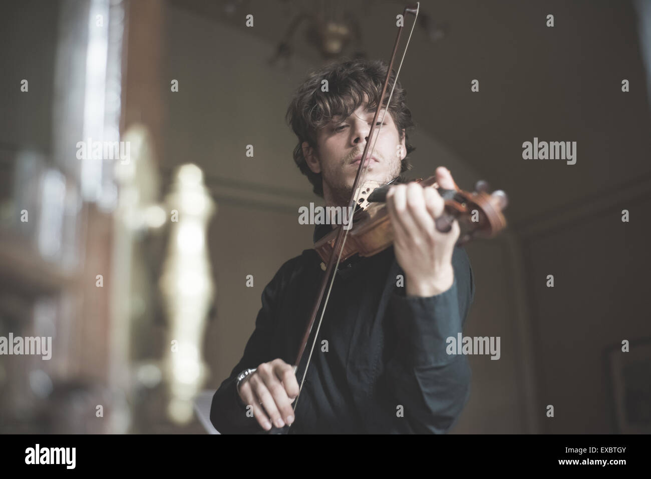 young handsome blonde italian violinist Stock Photo - Alamy