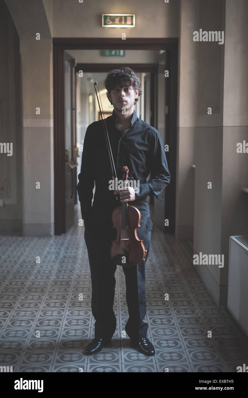 young handsome blonde italian violinist Stock Photo - Alamy