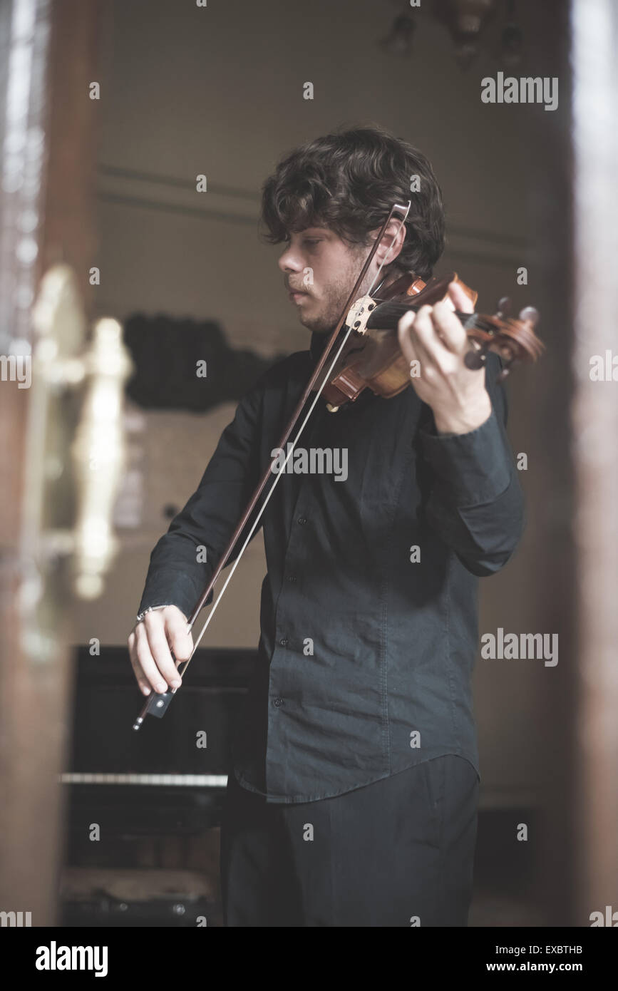 young handsome blonde italian violinist Stock Photo - Alamy