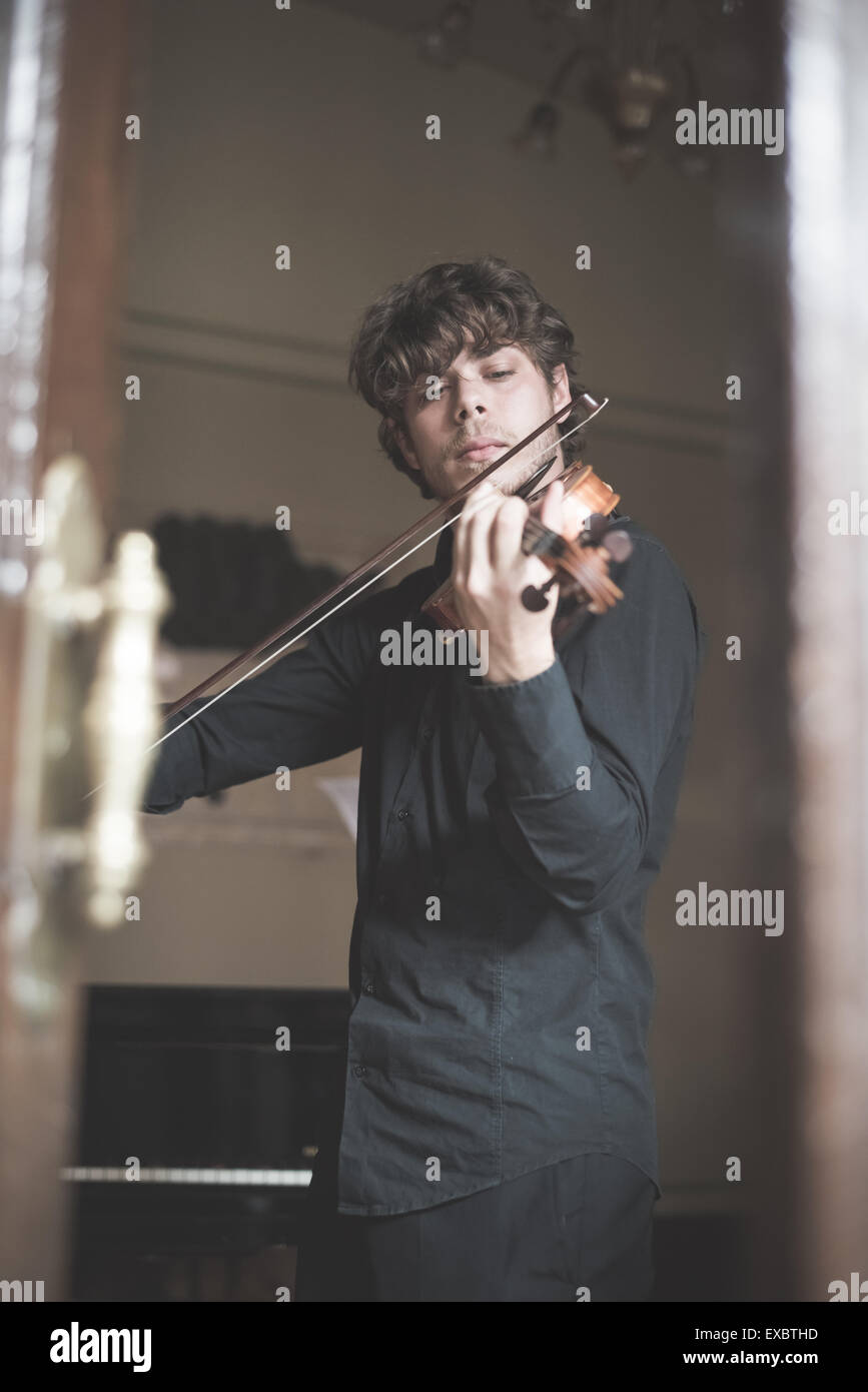young handsome blonde italian violinist Stock Photo - Alamy