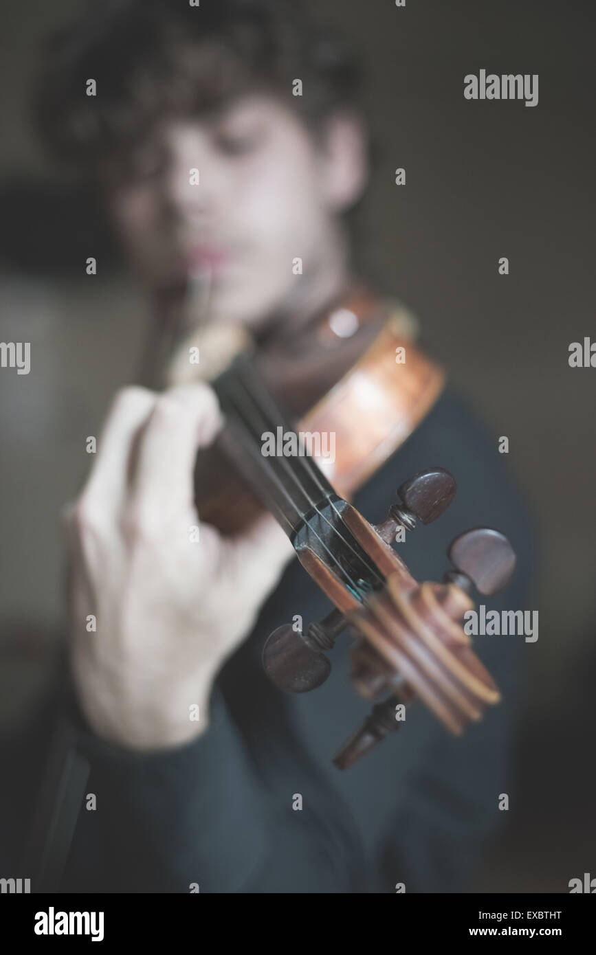 young handsome blonde italian violinist Stock Photo - Alamy