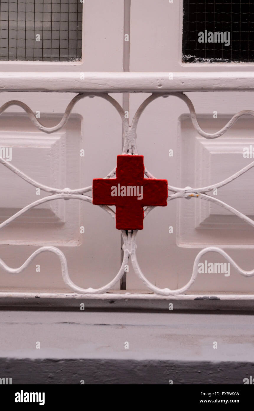 Red Cross Medical Sign Stock Photo - Alamy