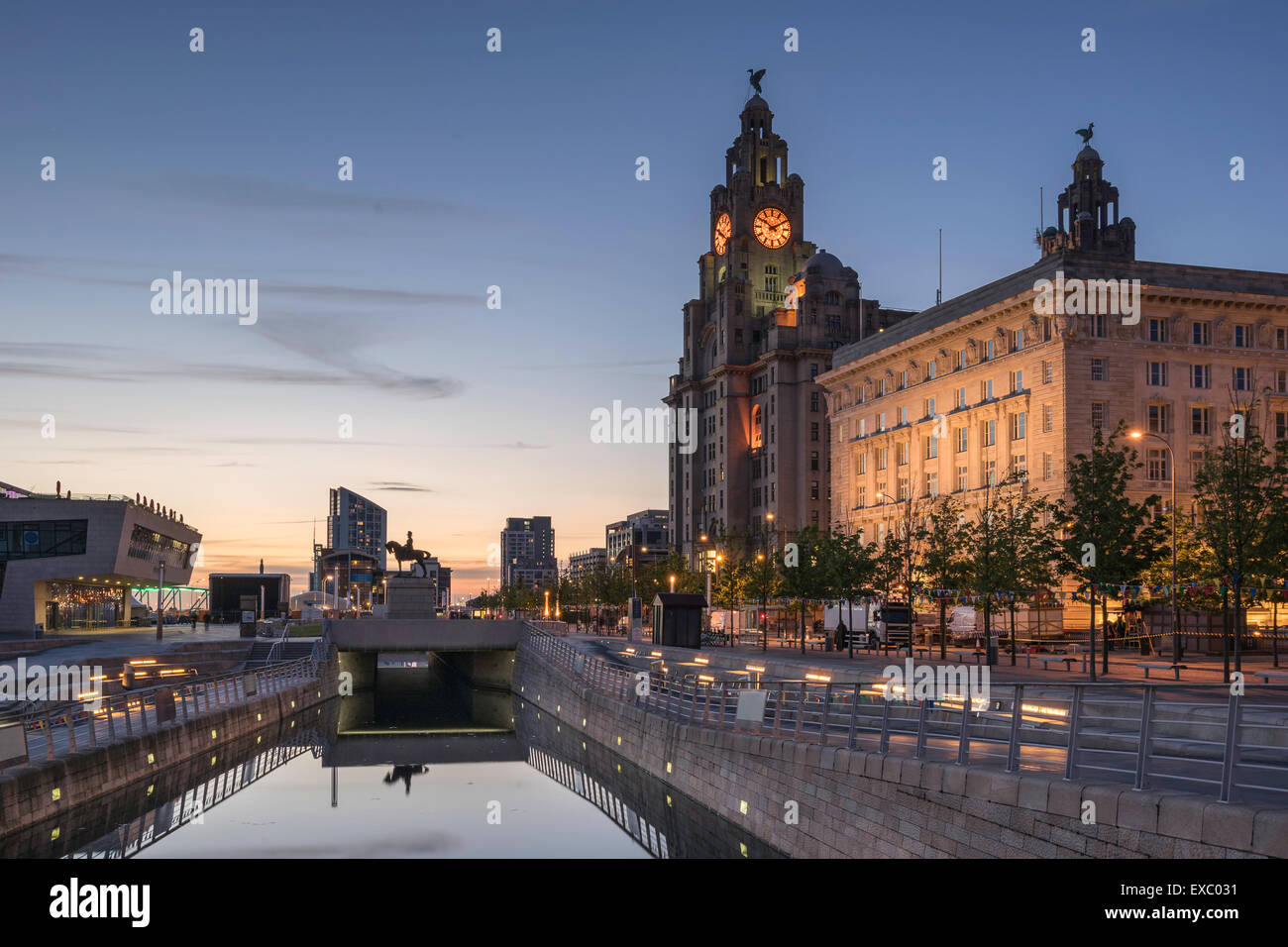 Three graces cunard liver hi-res stock photography and images - Alamy