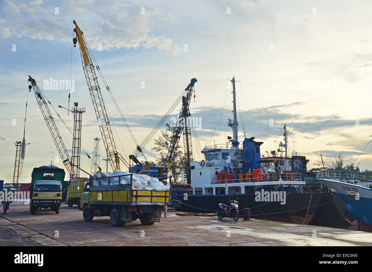 Tanjung Pandan Port scene at evening Stock Photo - Alamy