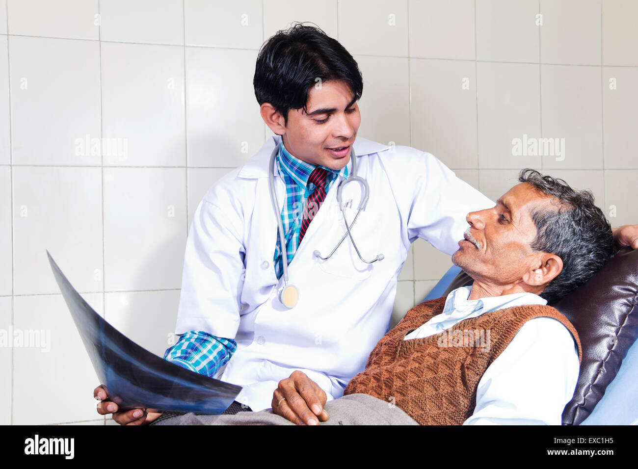 Indian doctor hospital patient x ray hi-res stock photography and ...