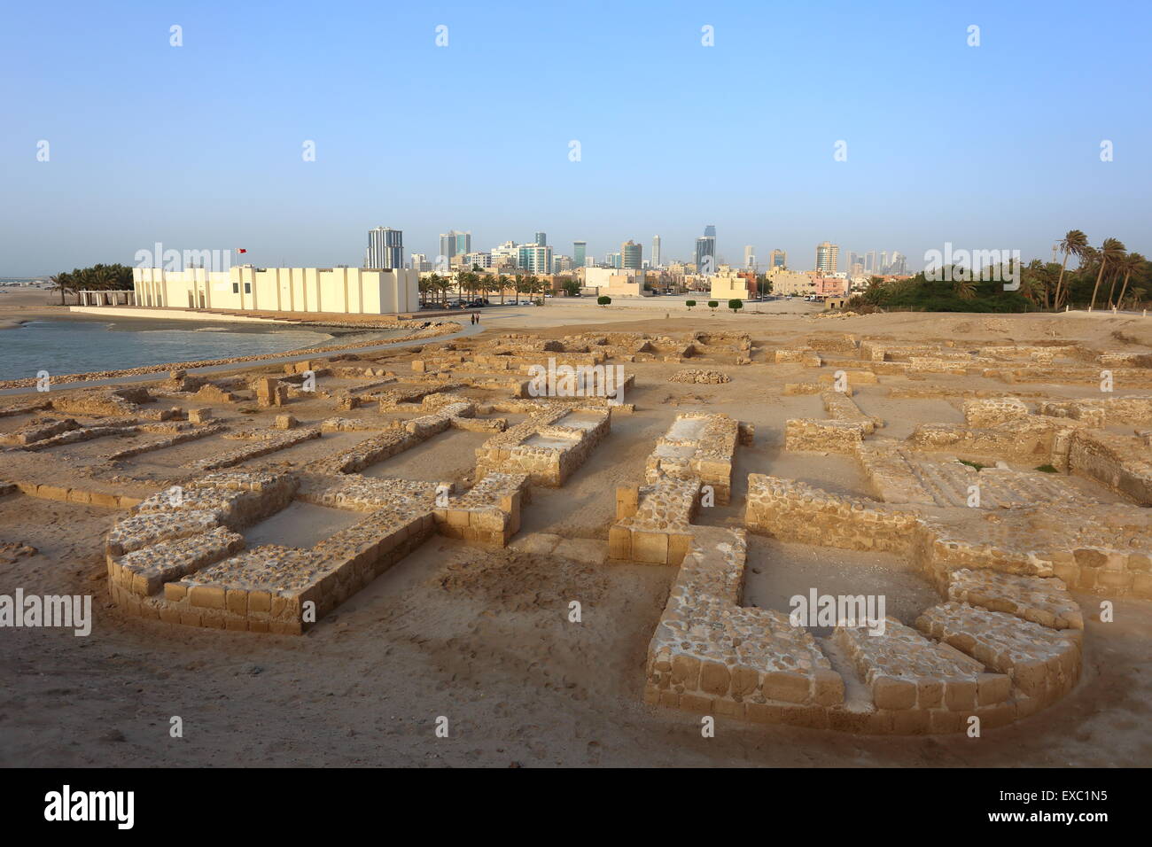 Bahrain fort museum excavations dilmun era hi-res stock photography and ...