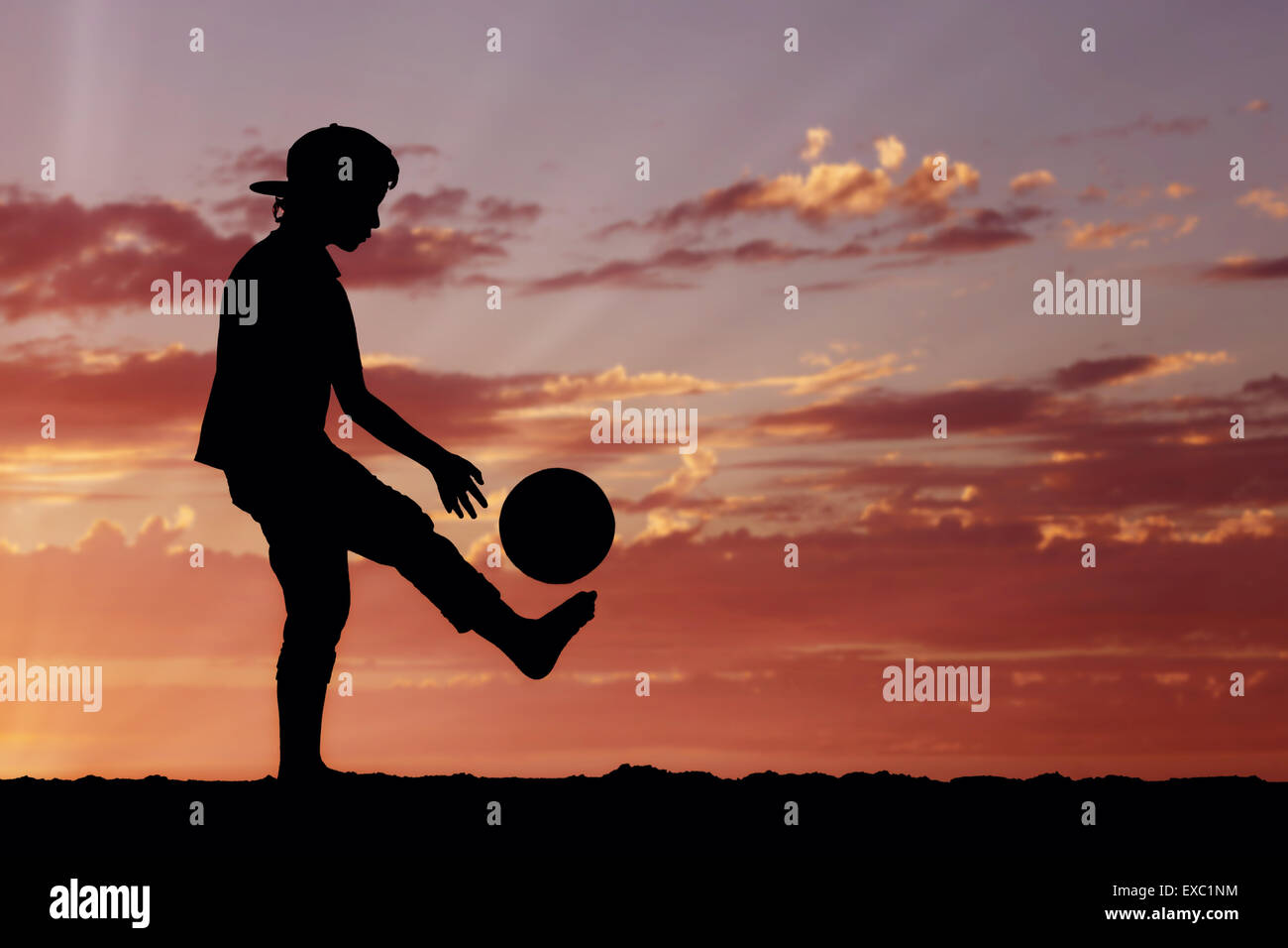 Football silhouette sunrise hi-res stock photography and images - Alamy