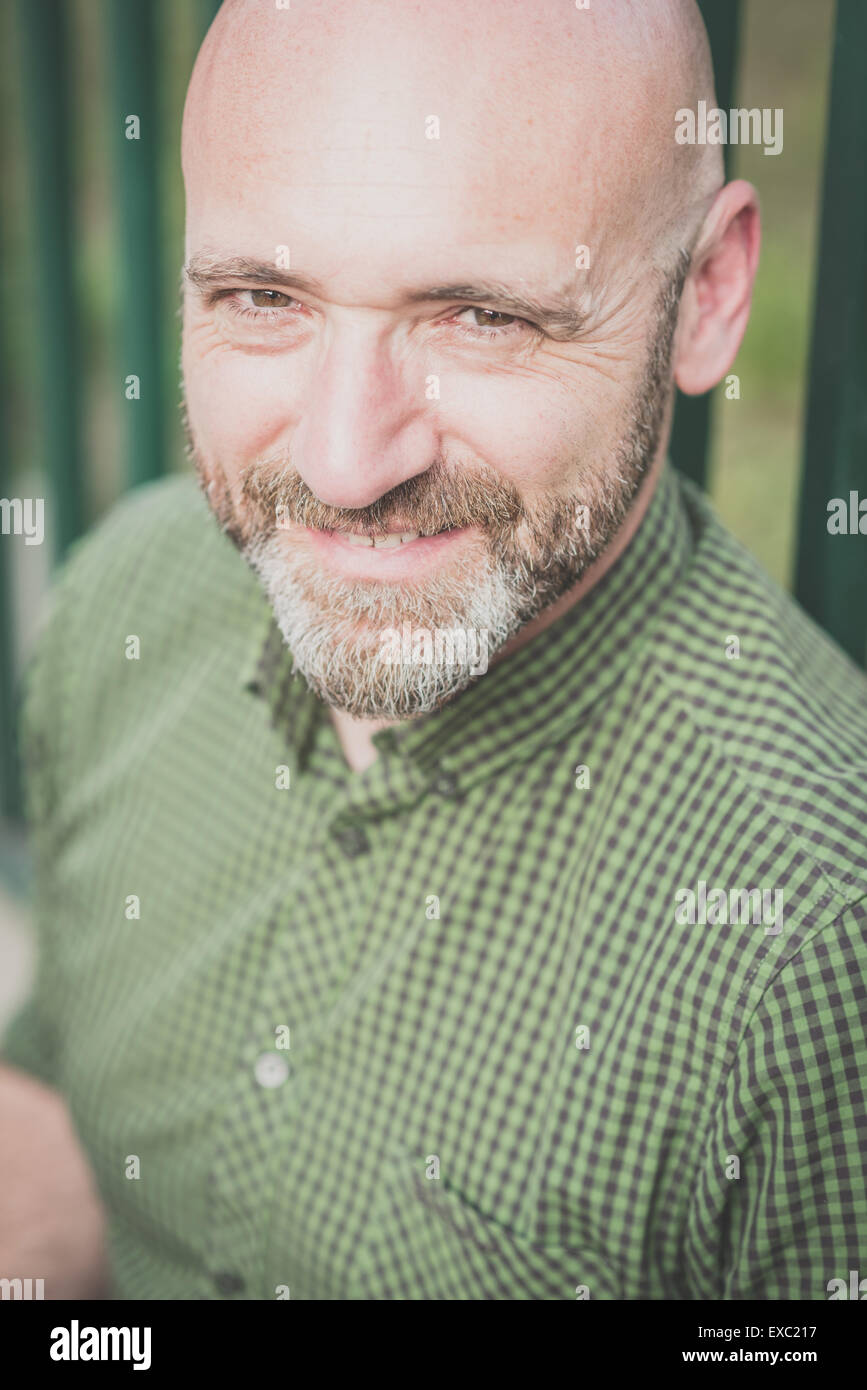 handsome middle aged man in the city Stock Photo - Alamy