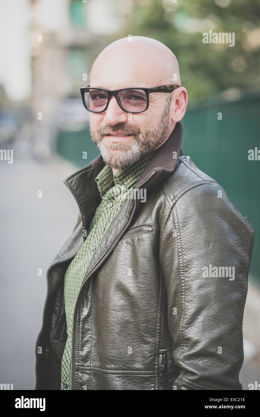 handsome middle aged man in the city Stock Photo - Alamy