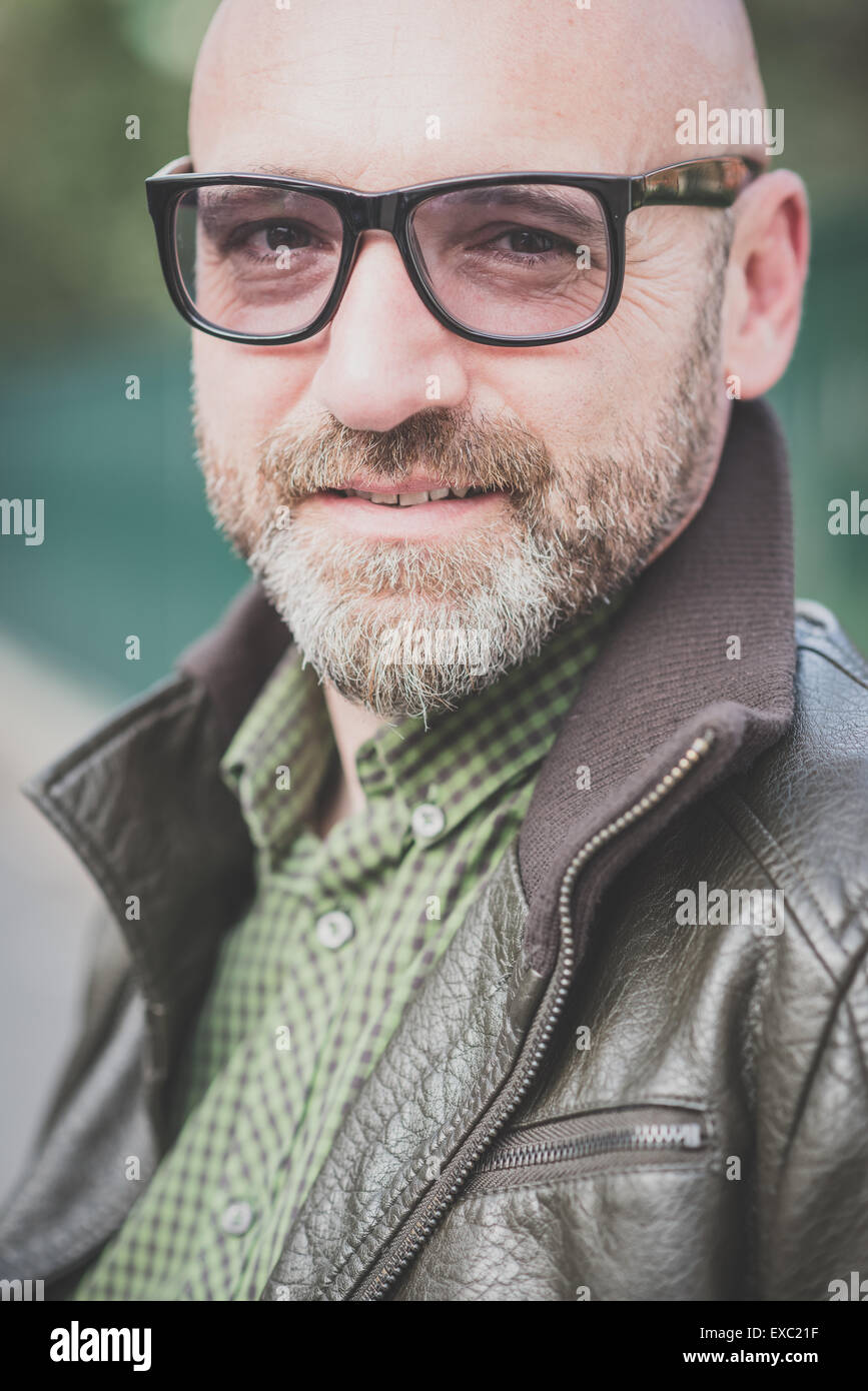handsome middle aged man in the city Stock Photo - Alamy