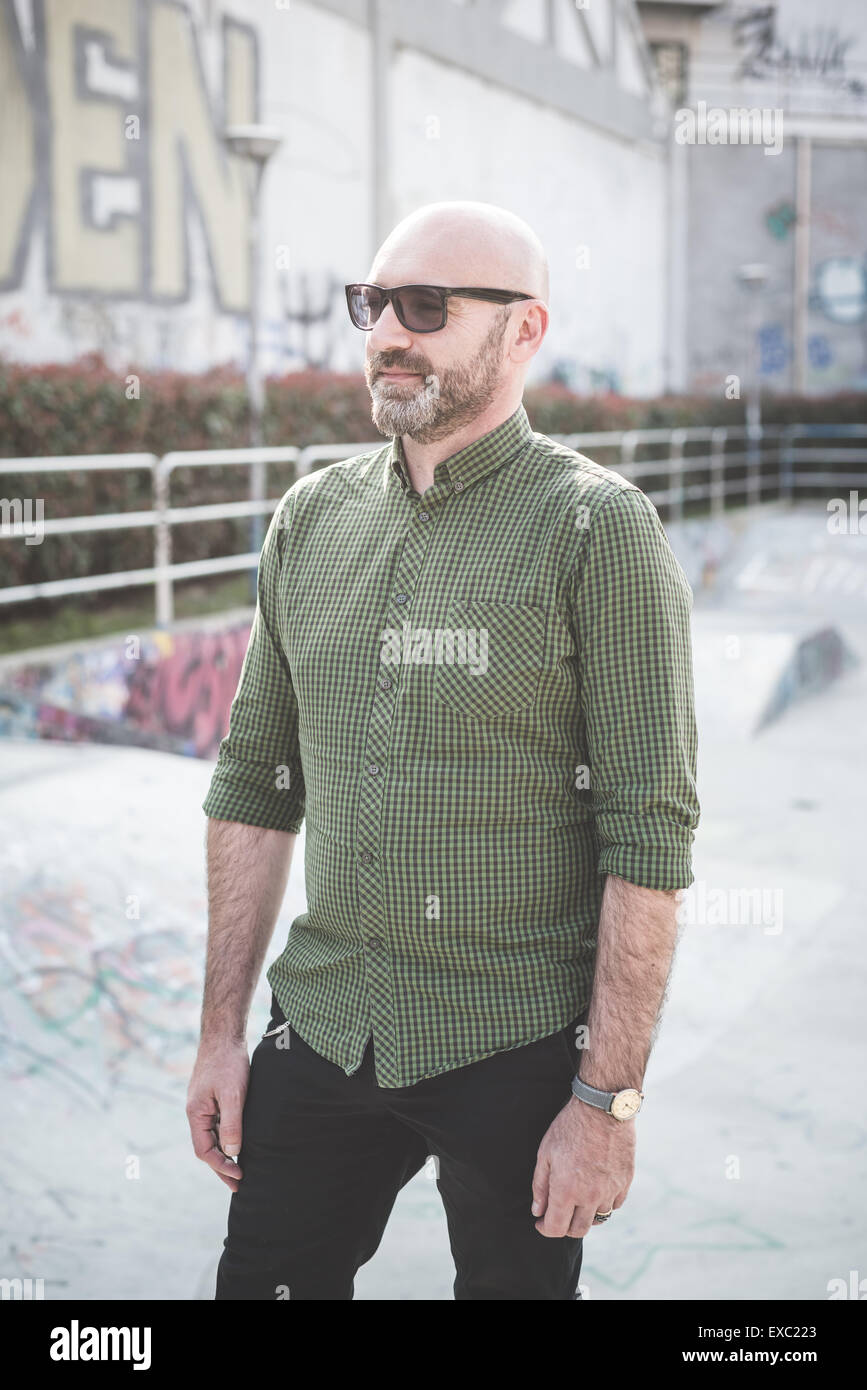 handsome middle aged man in the city Stock Photo - Alamy