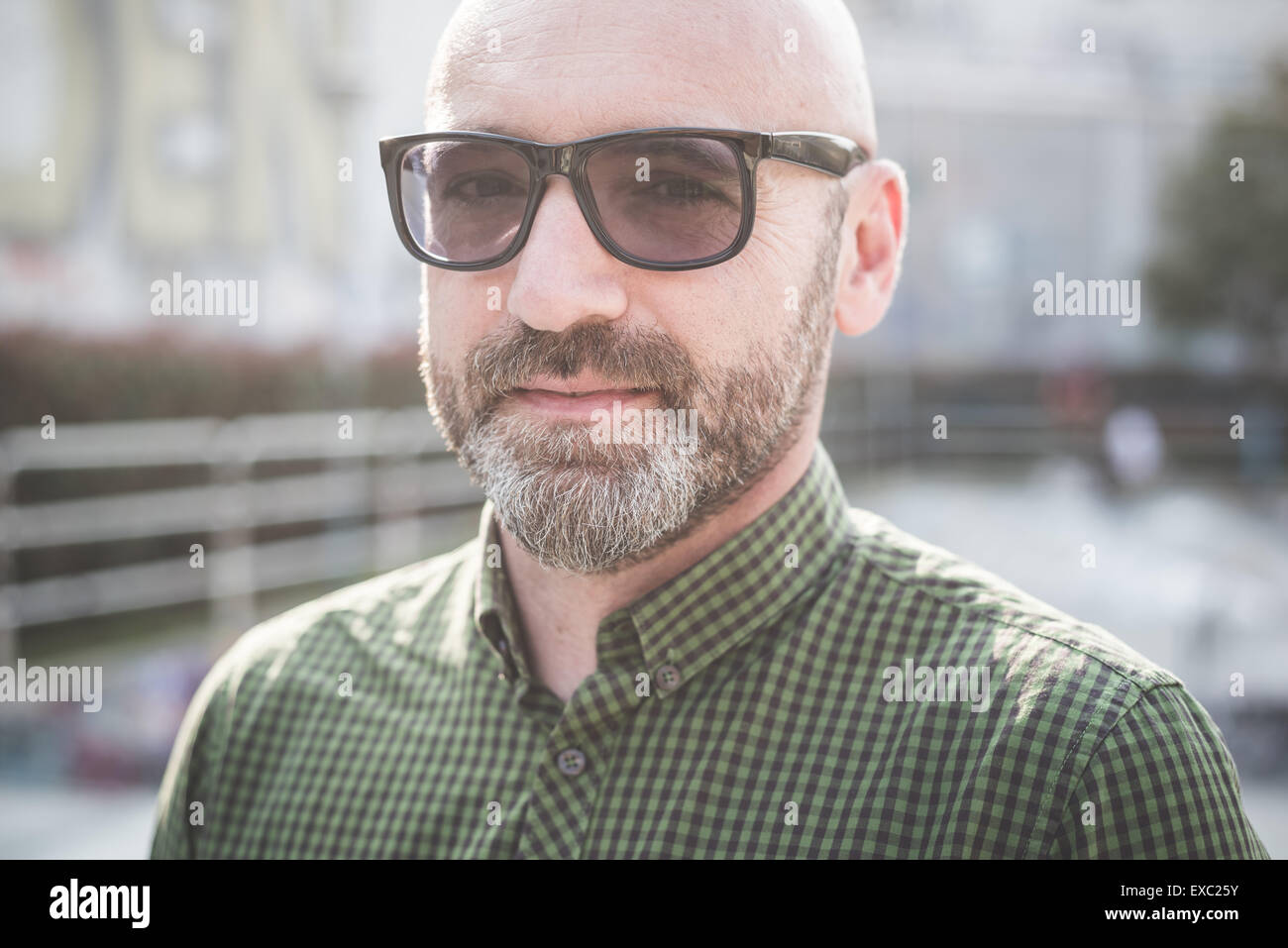 handsome middle aged man in the city Stock Photo - Alamy