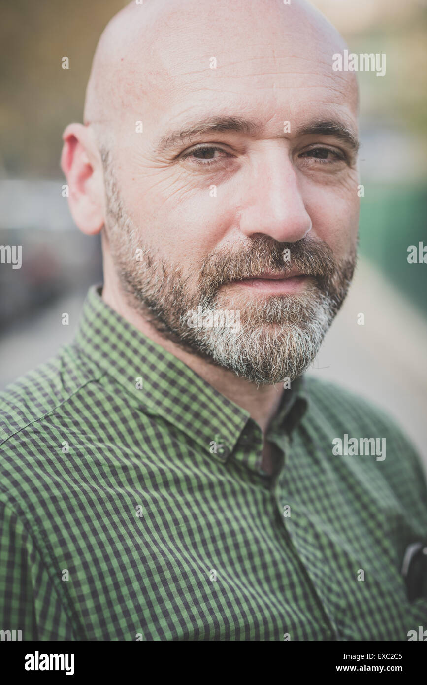 handsome middle aged man in the city Stock Photo - Alamy
