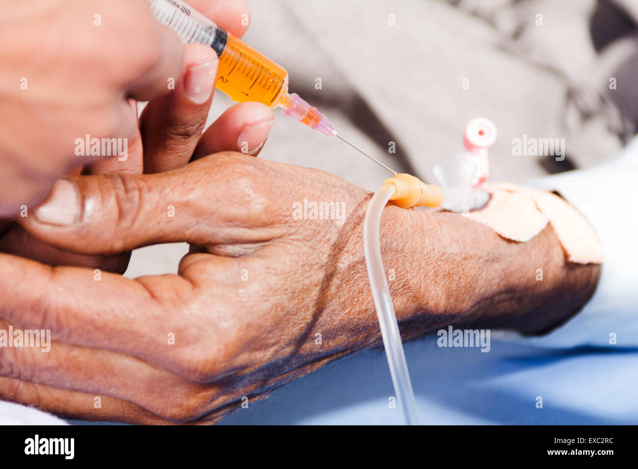 Doctor injection lady hi-res stock photography and images - Alamy