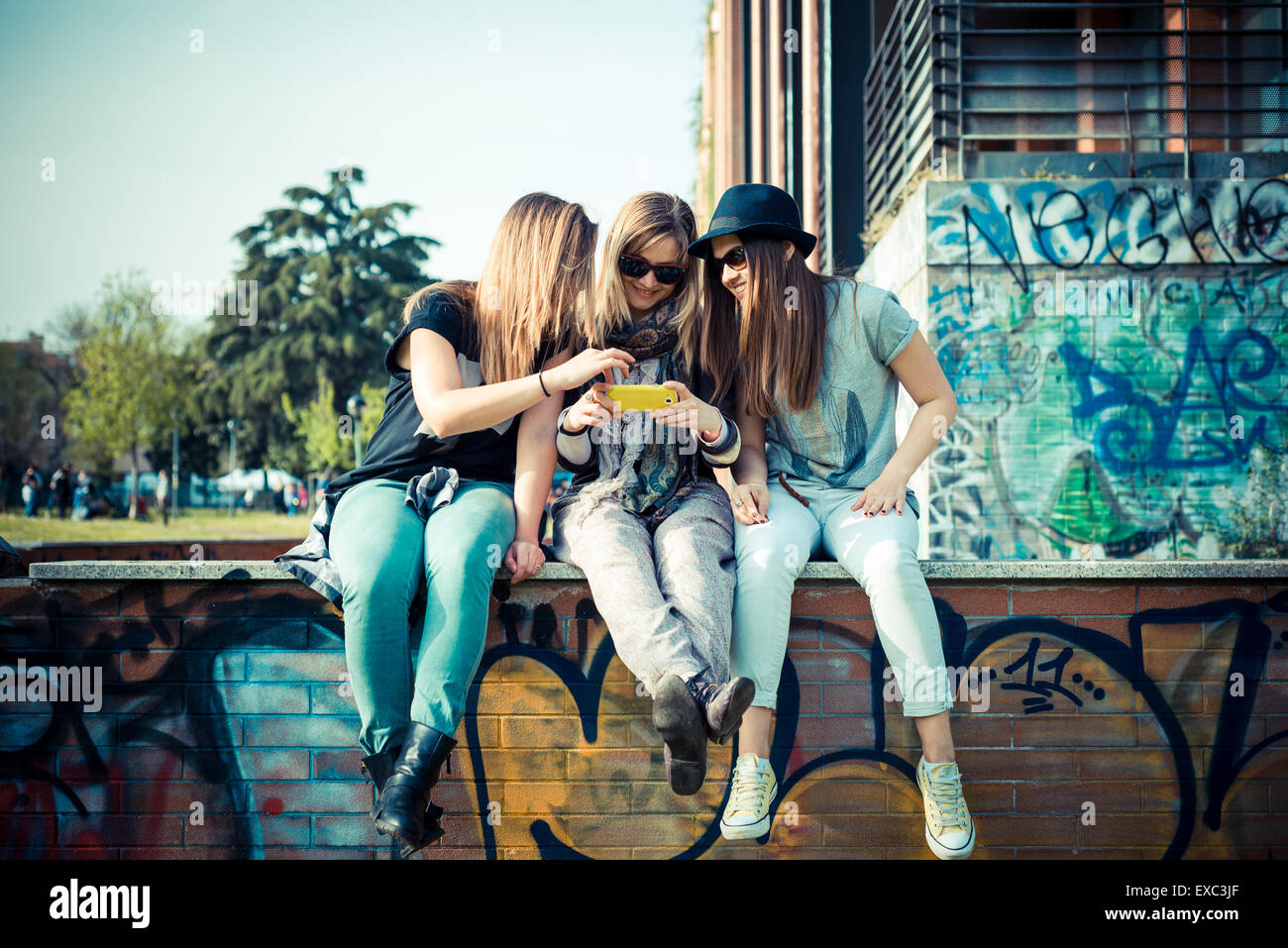 Three girls selfie candid hi-res stock photography and images - Alamy