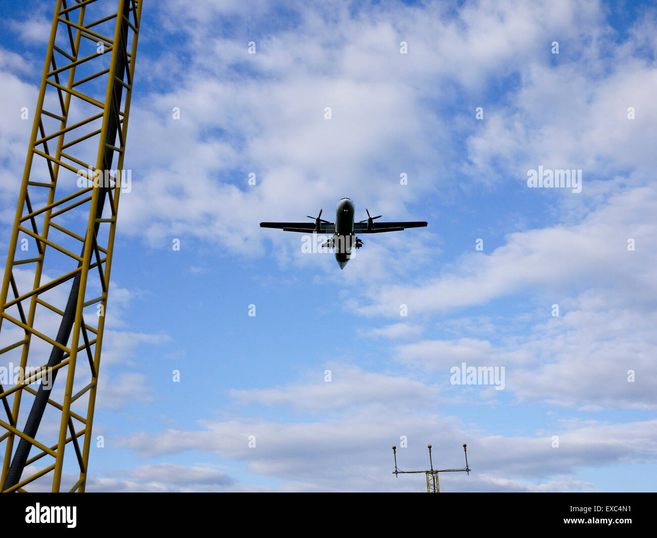Airplane coming in to land at Edinburgh Airport, Edinburgh, Scotland ...
